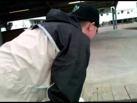 Chad elam eats a minnow lmao - YouTube