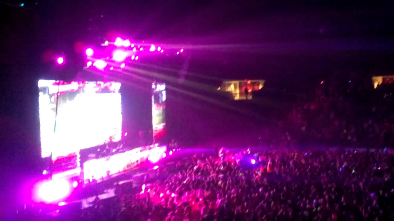 Bassnectar pool floats at concert - YouTube