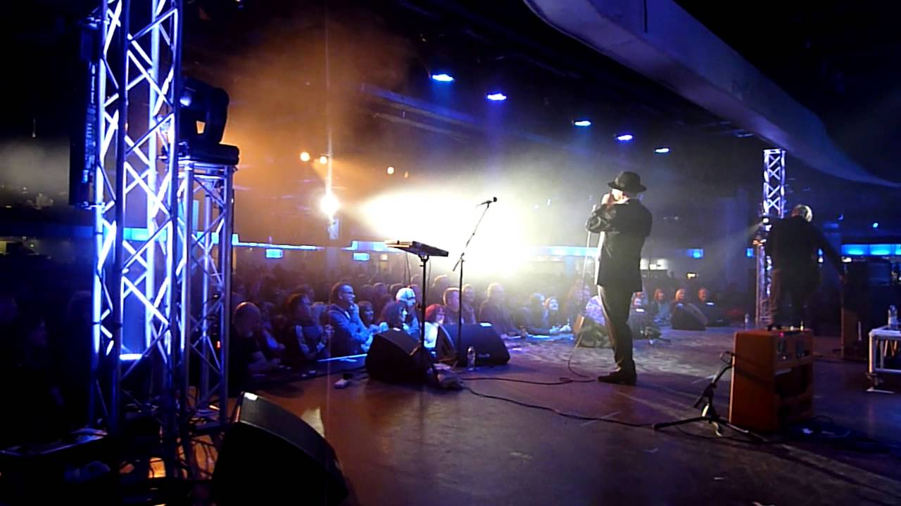 Mark Feltham - Harmonica solo - Nine Below Zero 25.1.15 - YouTube