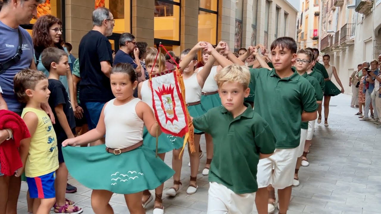 Primer ball de la colla sardanista infantil OCELLS DEL BOSC - YouTube
