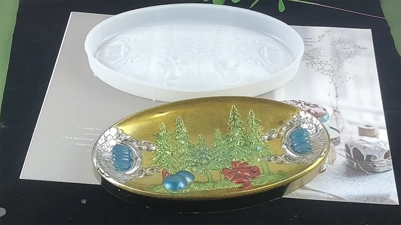 Create Your Holiday Masterpiece: Oval Christmas Tray Resin Mold ...