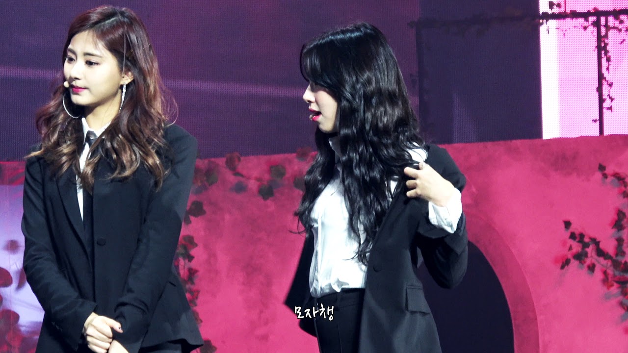 171014 TWICE(트와이스) ONCE BEGINS 채영 직캠 - YouTube