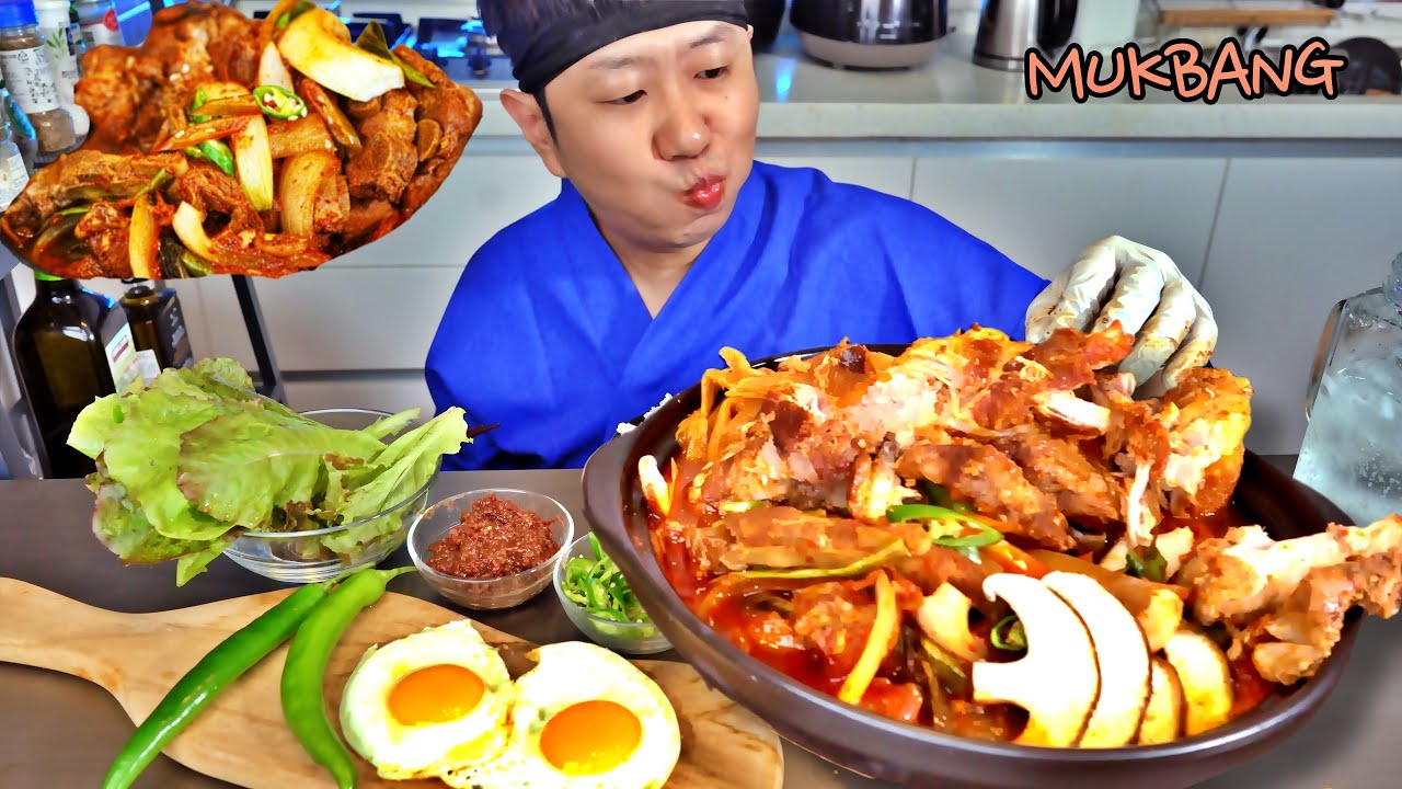 Korean Spicy Pork KIMCHI Steam Cooking Eating Show 👍 ASMR MUKBANG ...