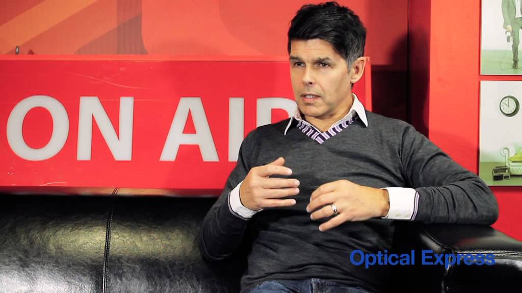 Robin Galloway - Laser Eye Surgery Experience | Optical Express - YouTube