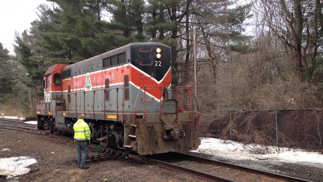 Housatonic RR GP7U switching Interstate Lumber 4-3-15 Part 3 - YouTube