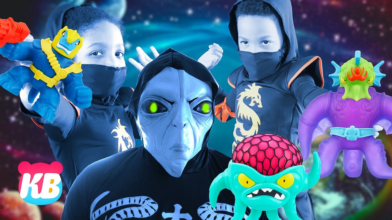 Kamdenboy & Kyraboo Train to Become Heroes of Goo Jit Zu [PRETEND PLAY ...