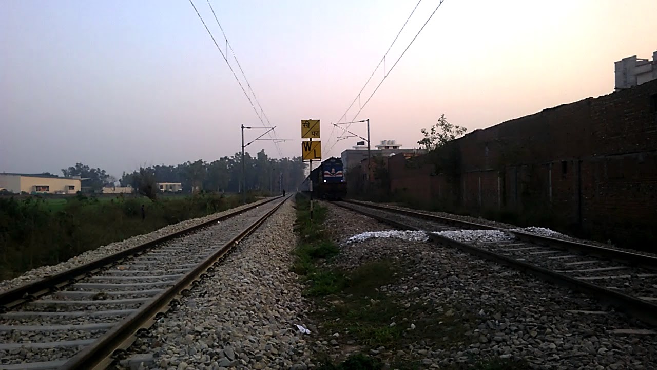 IRFCA 15011 LKO CDG Chandigarh Express - YouTube