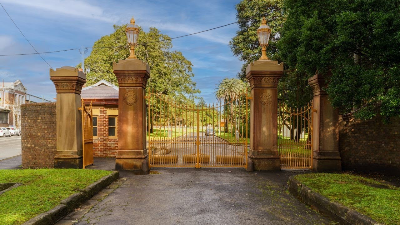 Restoring a local landmark: The renewal of Callan Park Gates - YouTube