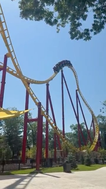 The Flash Vertical Velocity Coaster, Six Flags Great Adventure, New ...