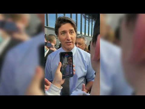 Justin Trudeau and his lovely fans - YouTube