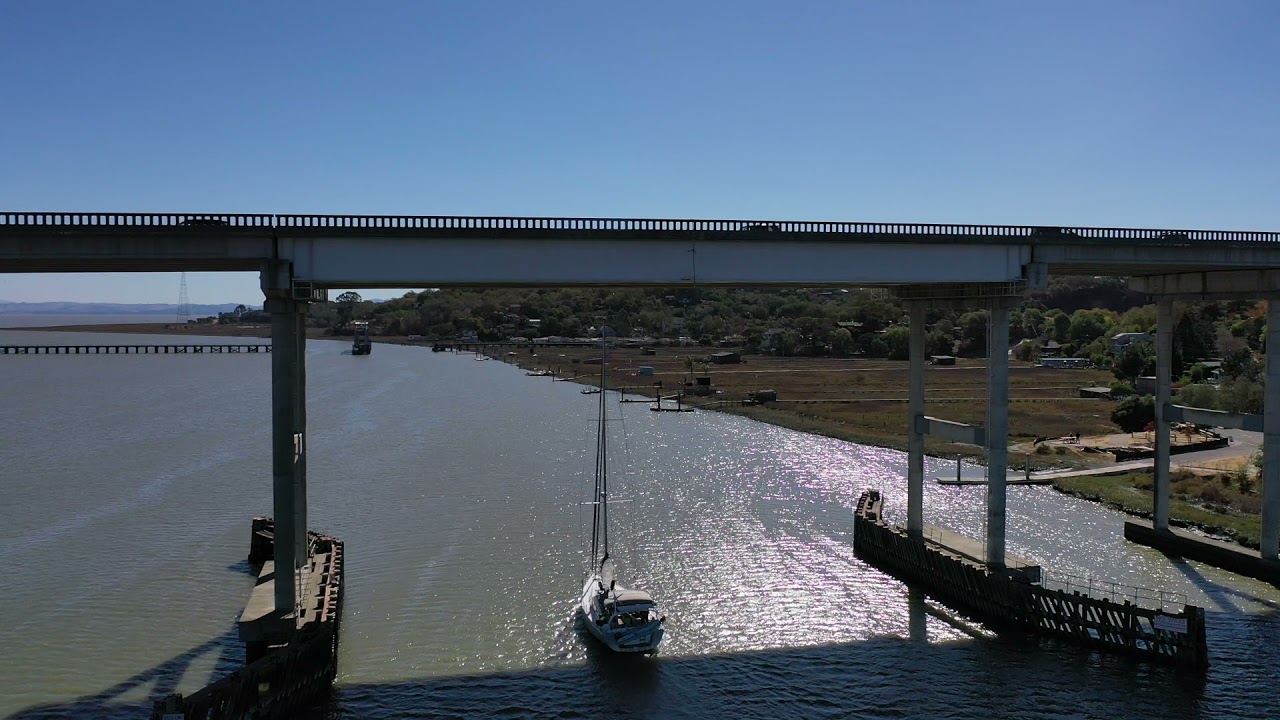 Navigating a fixed bridge Petaluma River - YouTube