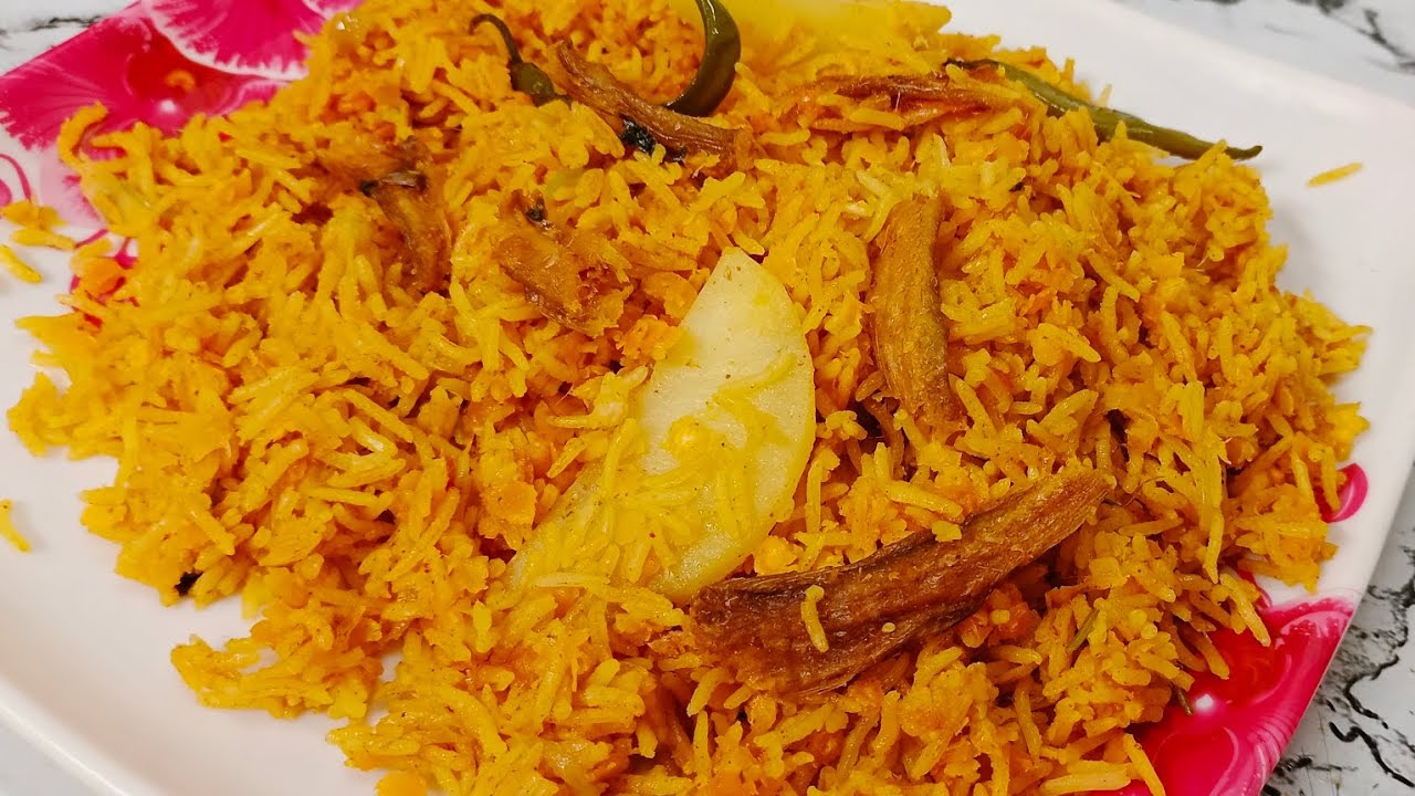 Khichdi with bombil | Sukhe bombil bhat | Dry bombil rice | Dry bombil ...