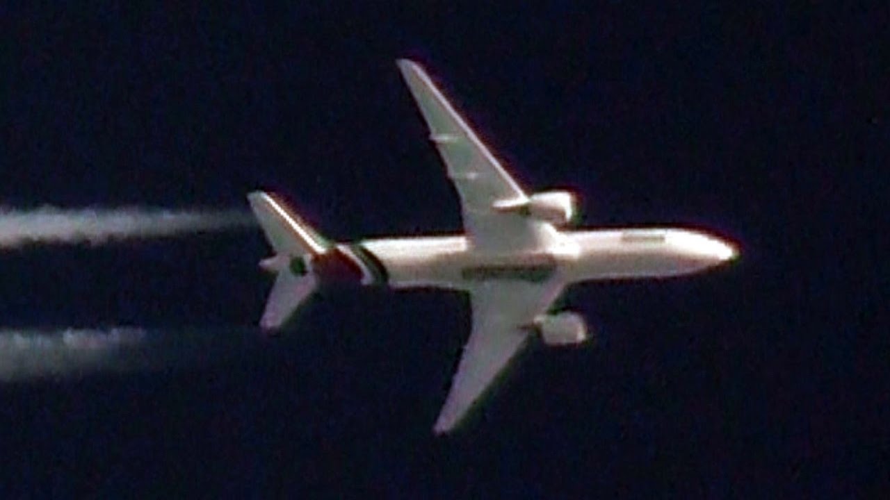 *Contrail Spotting* Alitalia Boeing 777-200ER @ Nato Days 2016 - YouTube