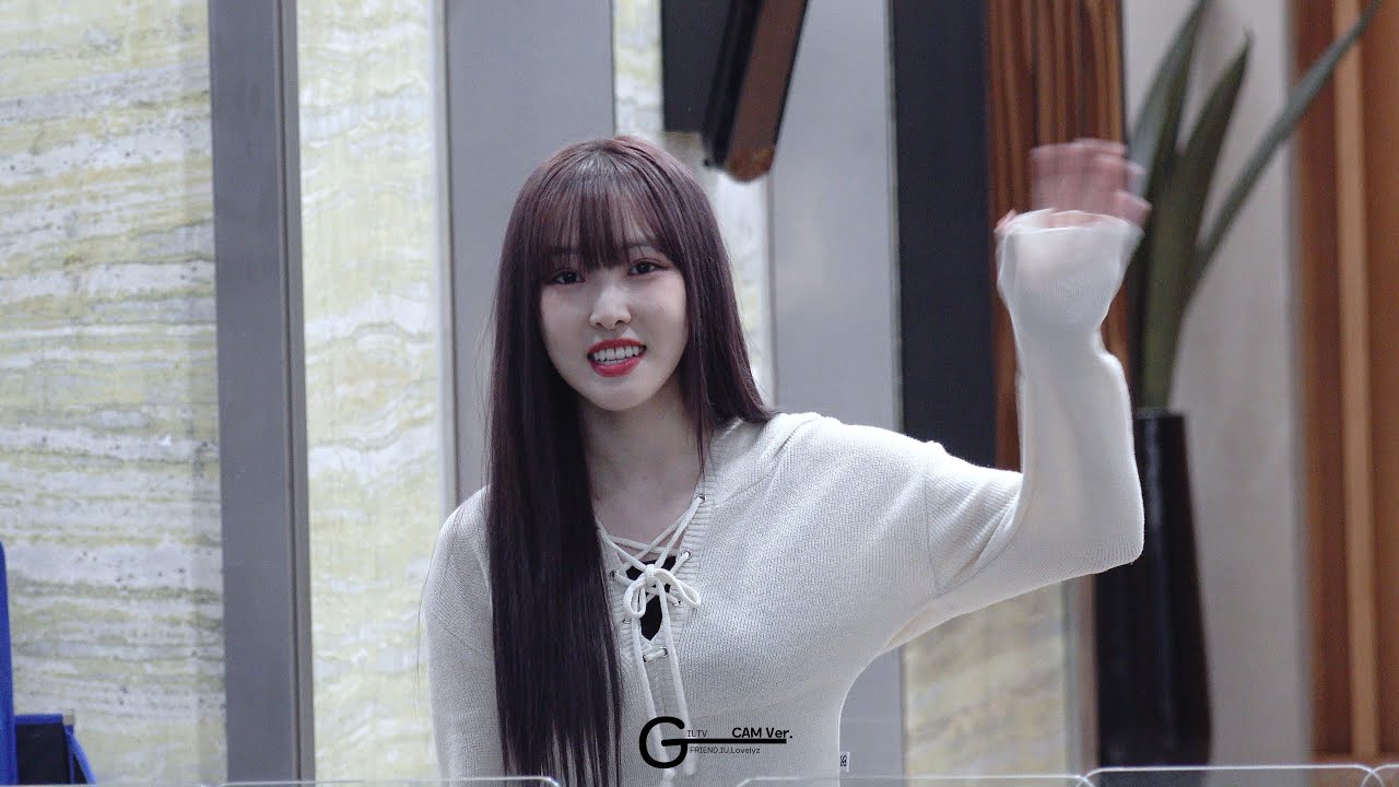 [4K] 220830 Station Z 오픈스튜디오 & 출퇴근길 - 유주(Yuju) 직캠(Fancam) By.GILTV_CAM ...