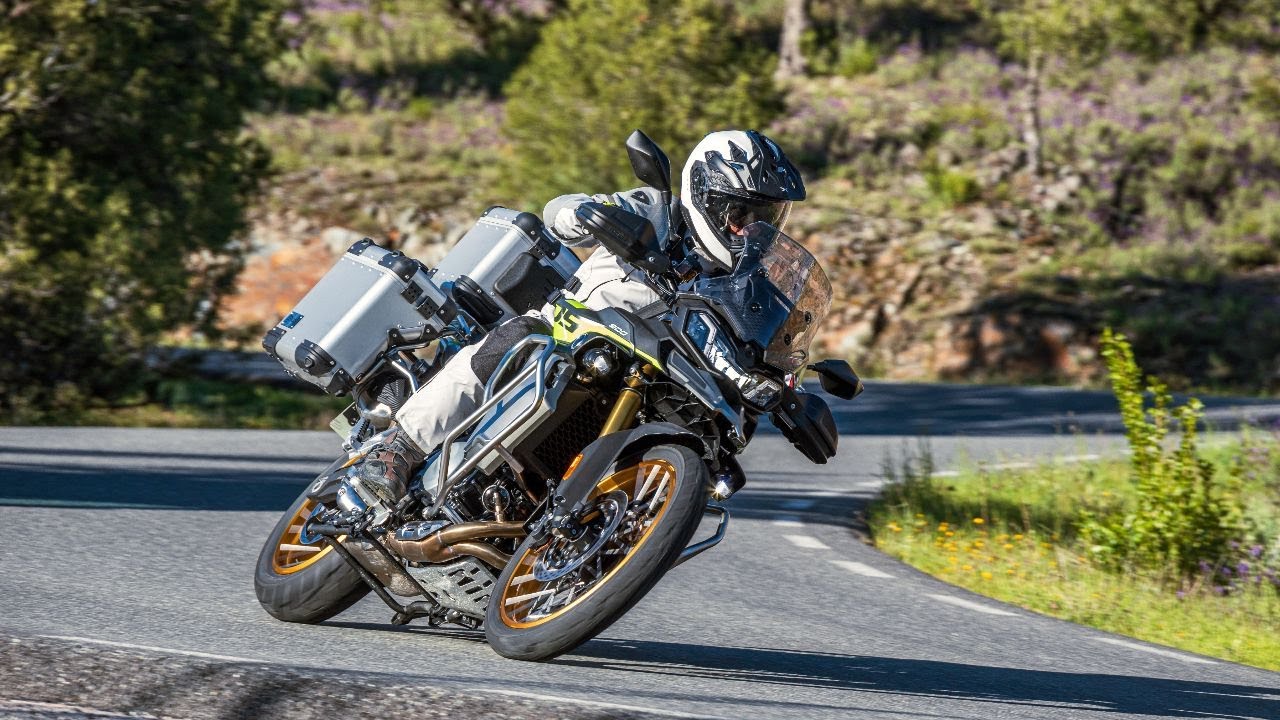 Presentación VOGE 900DSX - Opiniones de la prensa especializada - YouTube