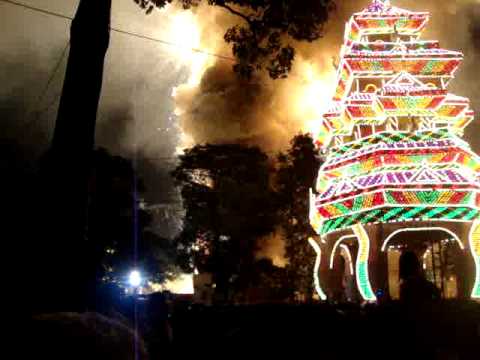 Thrissur Pooram Fireworks 2010 Video - YouTube