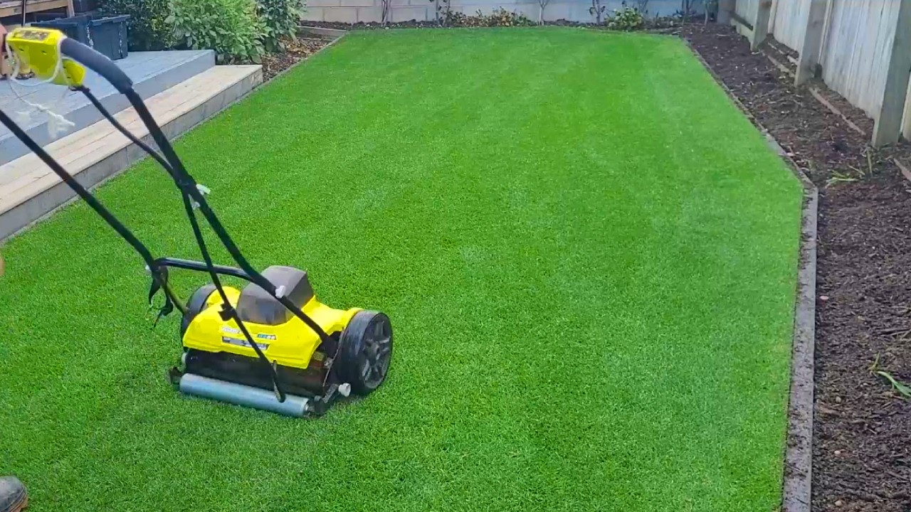 Full Monty MOW! Ryegrass Lawn. Triple cut and edge - YouTube