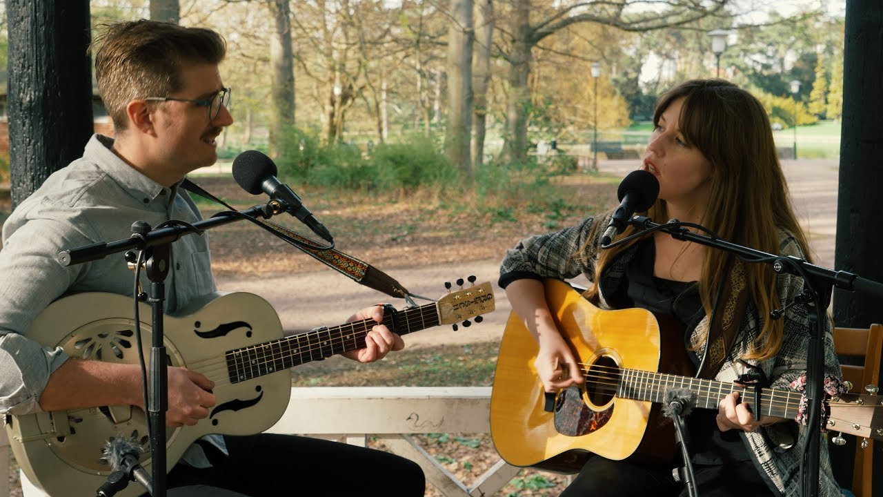 Lakely - Cold War [Tiny Malme Sessions] - YouTube