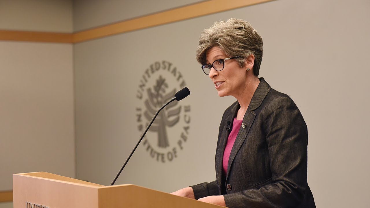 Senator Joni Ernst (R-IA) Speaks on U.S. Policy in Post-ISIS Iraq - YouTube