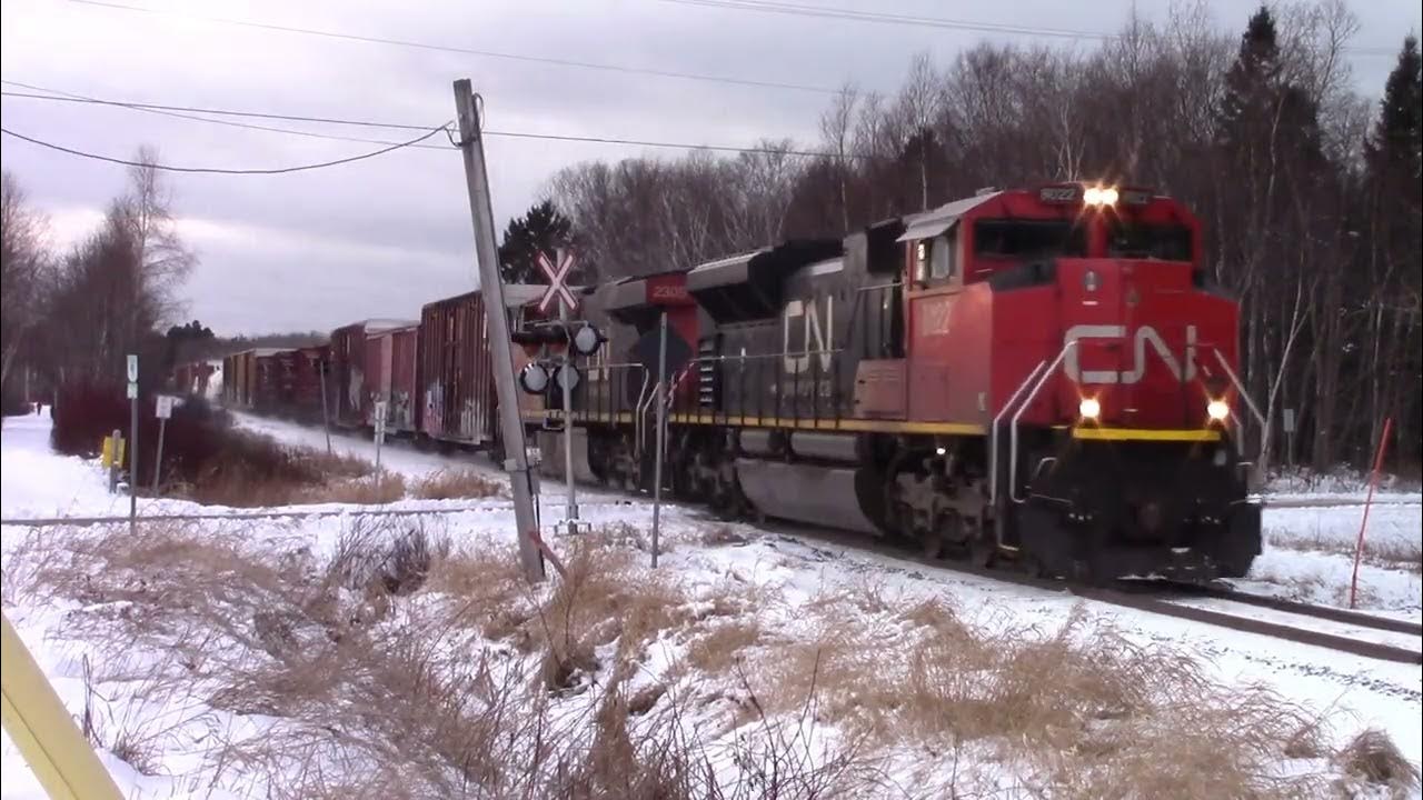 (HD) CN 8022 & CN 2306 (CN 402 East ) Rimouski Qc ( Mont-Joli SUB M.P 126.13 ) - YouTube