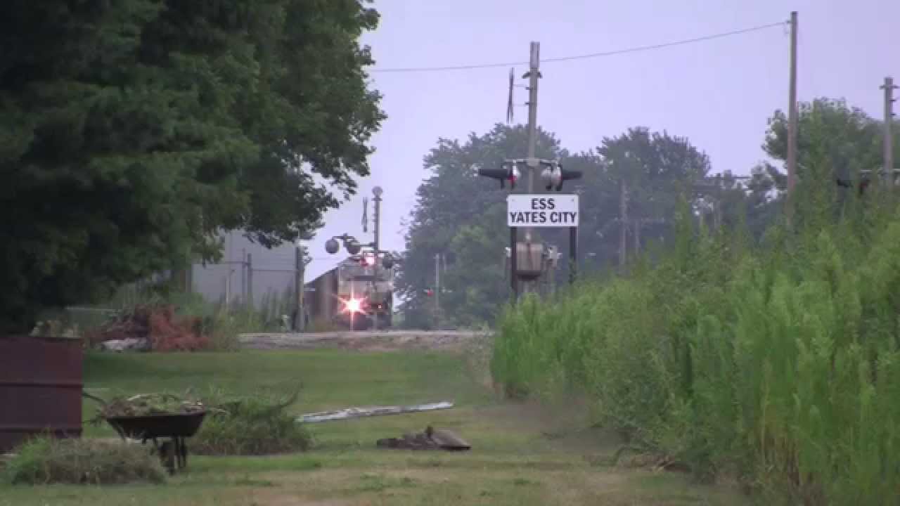 BN 9524 Meets BNSF 530 - YouTube