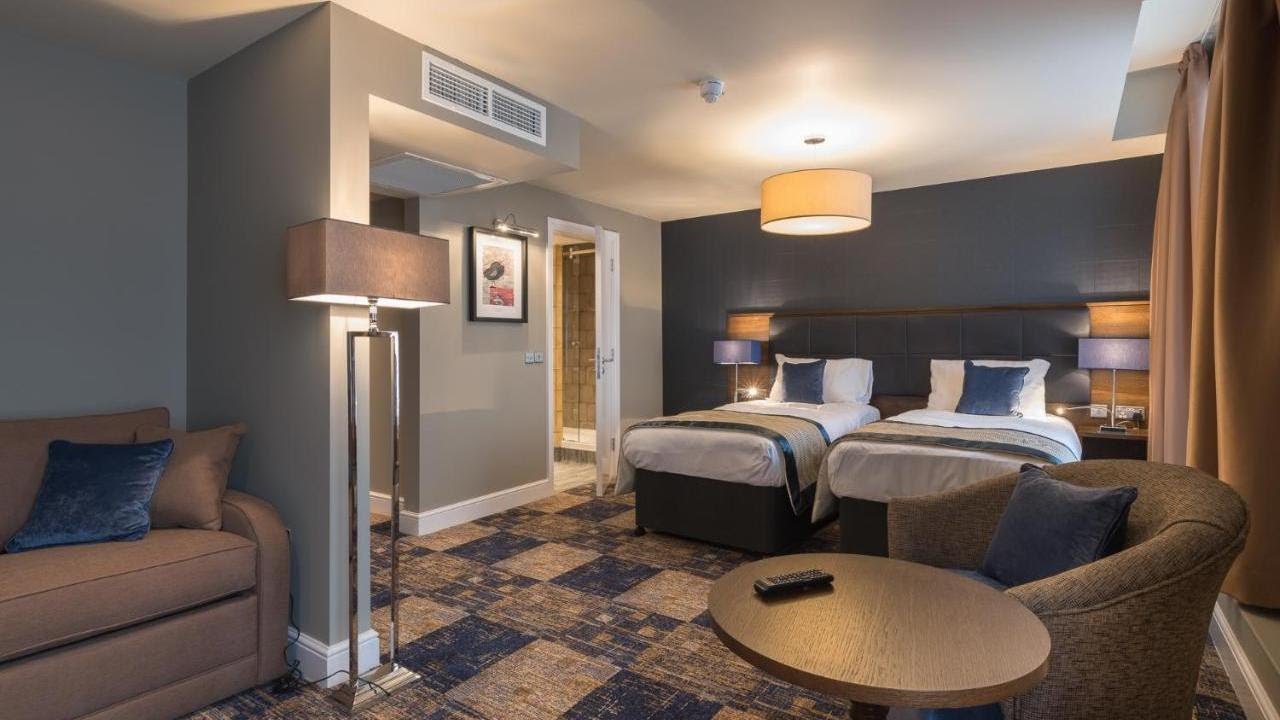 The John Russell Fox Wetherspoon, Andover, United Kingdom - YouTube