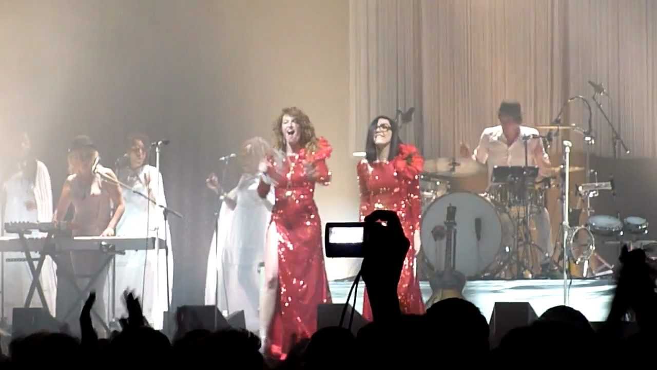 Jésus Sex Symbol Final Brigitte U Zénith De Paris Youtube