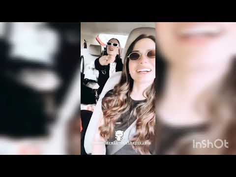 Demet Özdemir arkadaşlarıhla arabada şarkı söyledi