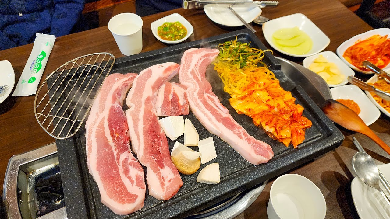 Delicious Korean BBQ 'Samgyeopsal' (Pork belly) - YouTube