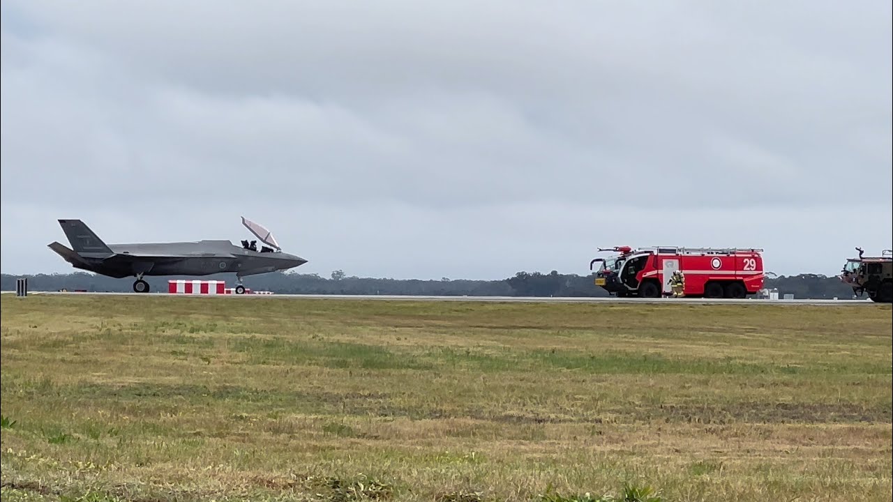 EMERGENCY! Plane Spotting Departures and arrivals at RAAF base ...