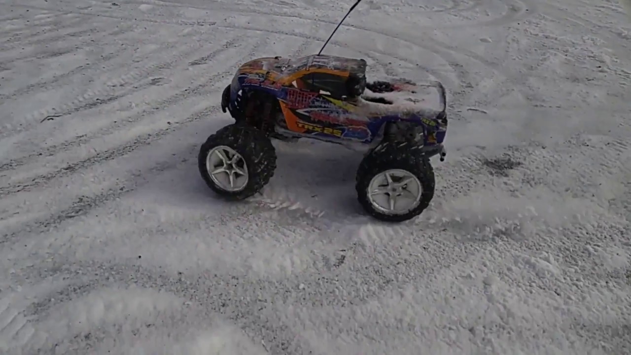 DRIFTING IN SNOW (RC NITRO TRAXXAS/T-MAXX) - YouTube
