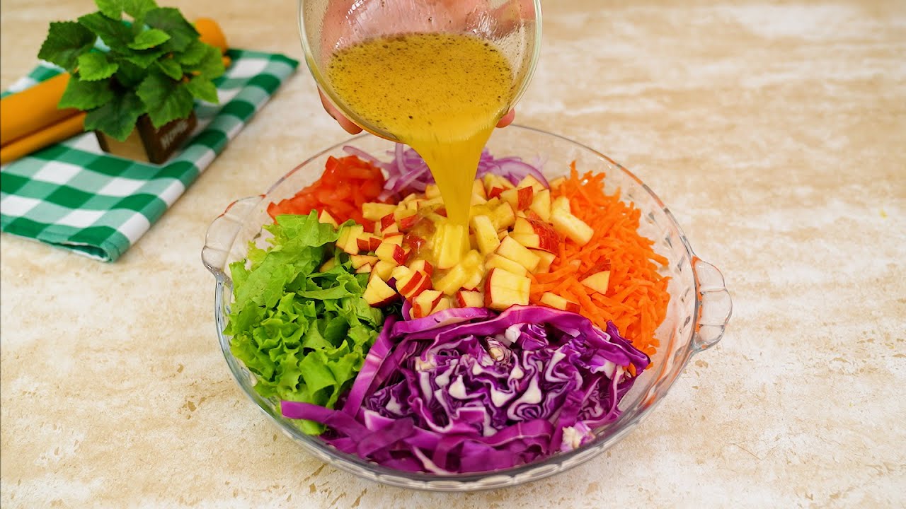 Você nunca provou algo tão delicioso - Salada de alface, repolho e maçã ...