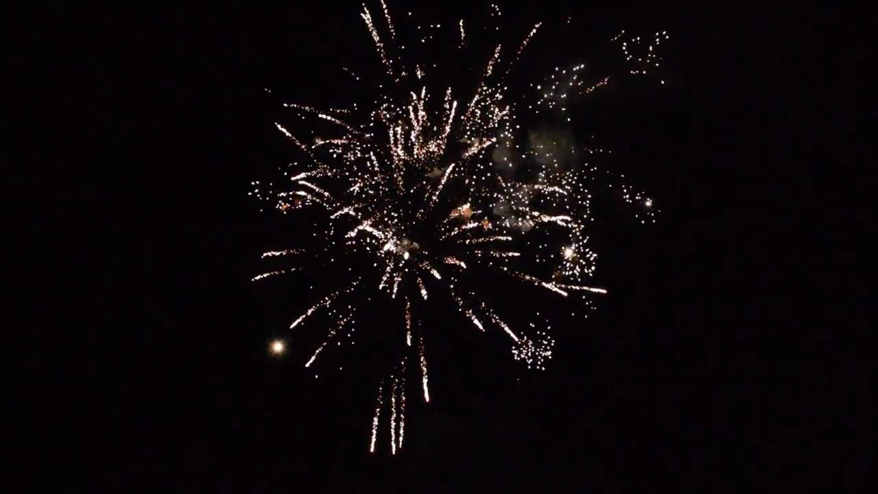 Pyro Planet Fireworks - Spitfire 500G - YouTube