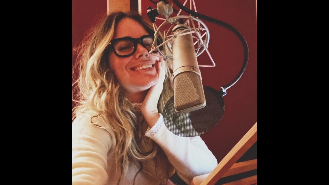 Jen Gotch narrates her audiobook THE UPSIDE OF BEING DOWN - YouTube