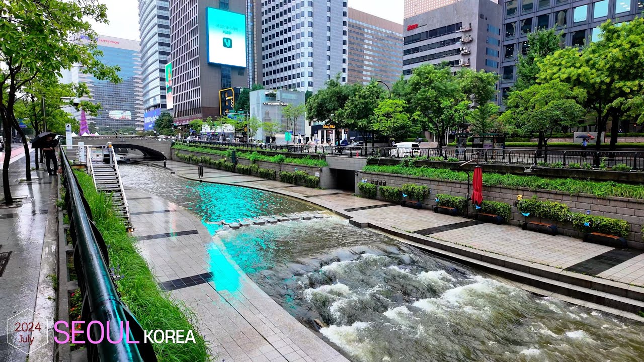 Cheonggyecheon Stream in Heavy Rain, from Myeongdong☔️ •[4k] Seoul ...