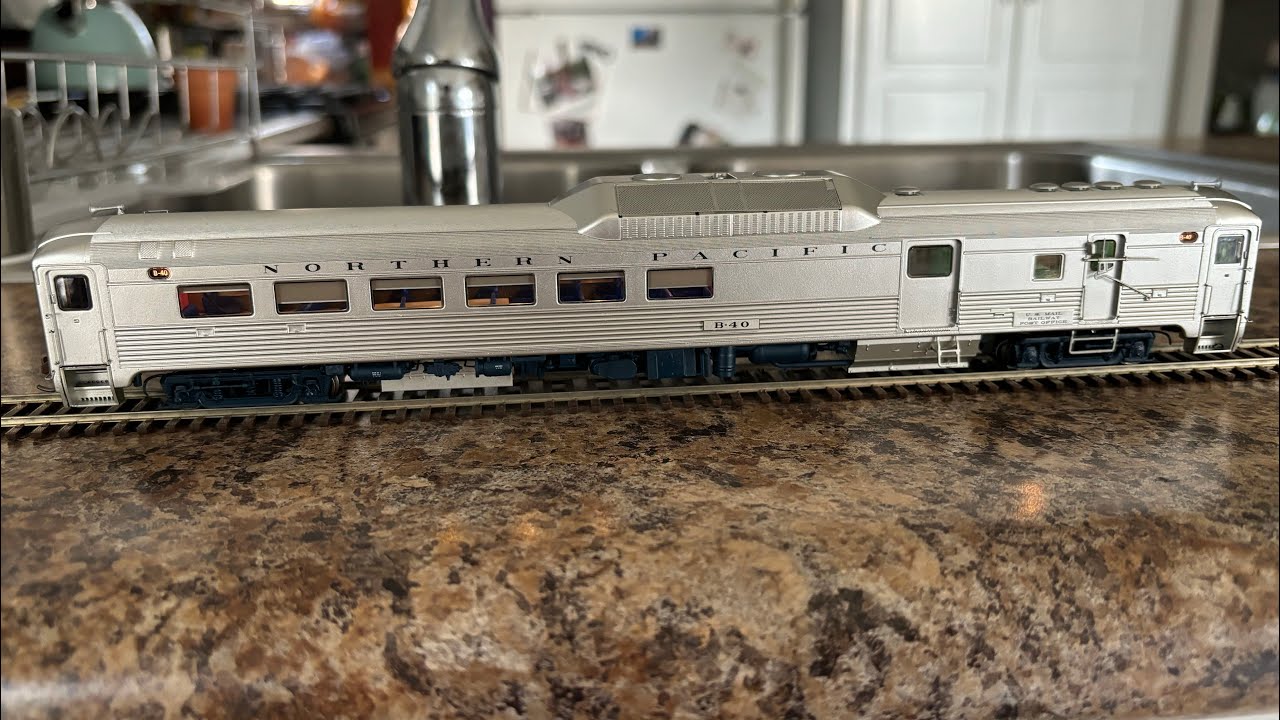 Rapido HO scale Budd RDC coach Northern Pacific #B-40 w/DCC Sound ESU ...