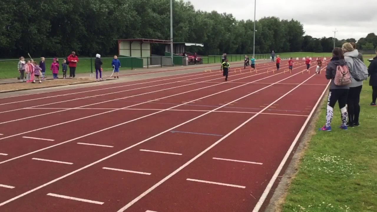 Year 2 Boys 50m Hurdles - YouTube