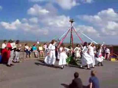 Maypole Dancing @ Cleethorpes - YouTube