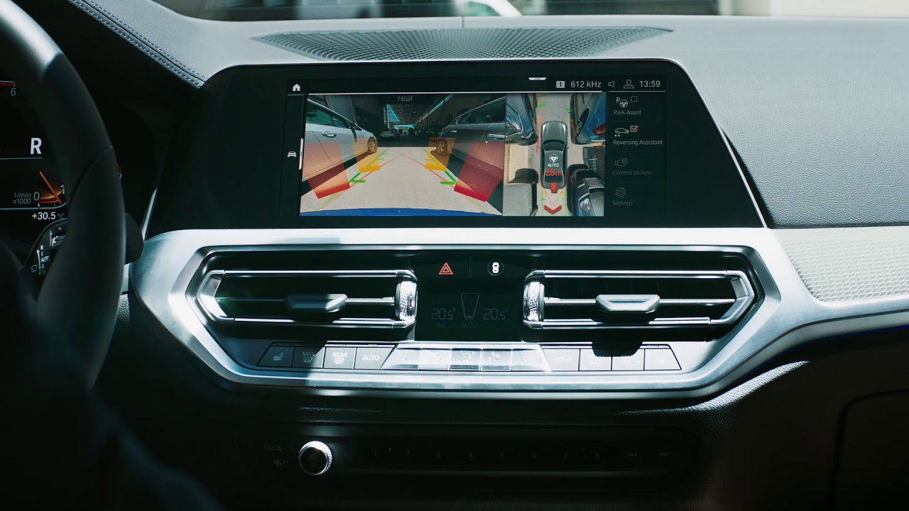 BMW Série 3 2019 reversing assistant or Autoreverse - YouTube