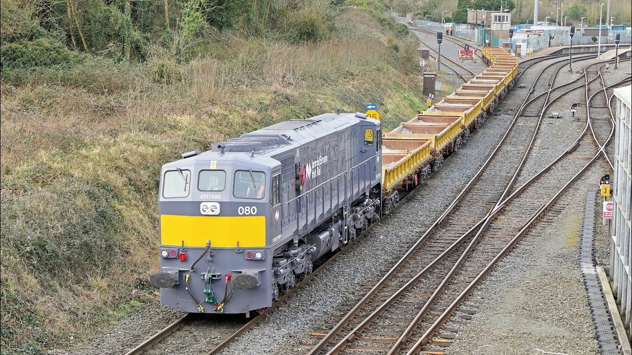 Irish Rail 071 Class Loco 080 on Spoil Train @ Drogheda 26/1/23 - YouTube