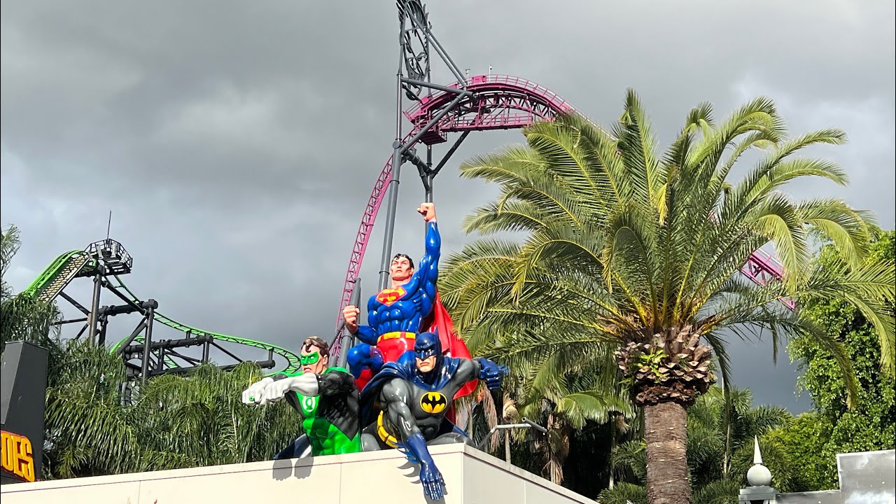 Warner Bros Movie World Goldcoast parade 2022 - YouTube