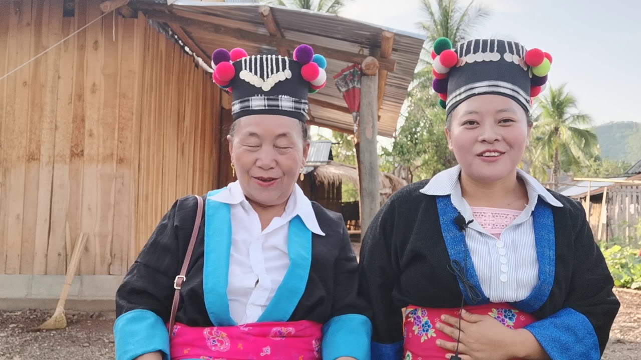 mee xiong& maiv nrhia li hais kwv txhiaj viv ncau sib ntsib - YouTube