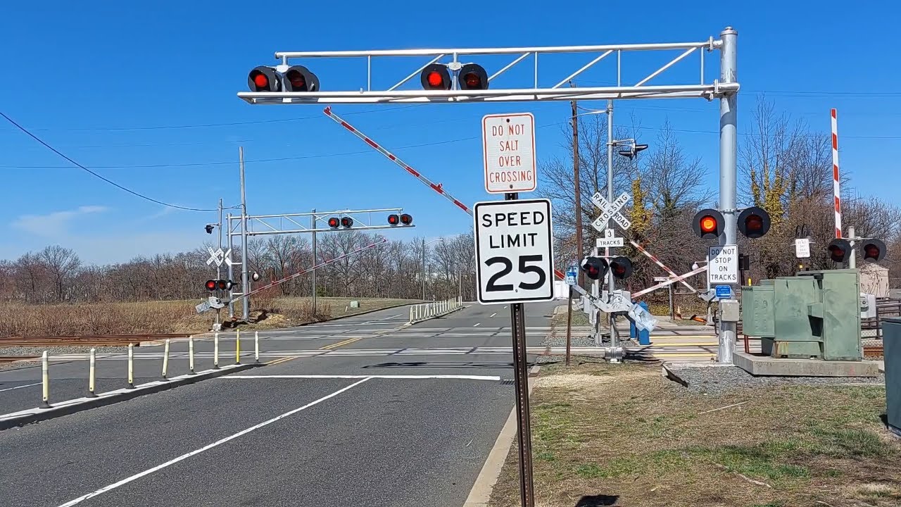 John Galt Way level crossing, Burlington, New Jersey - YouTube