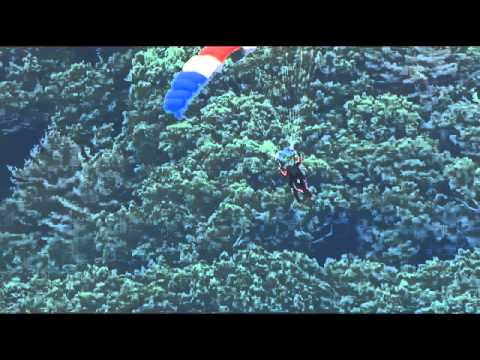 Raw Video: Former President George Bush Skydives For 90th Birthday ...