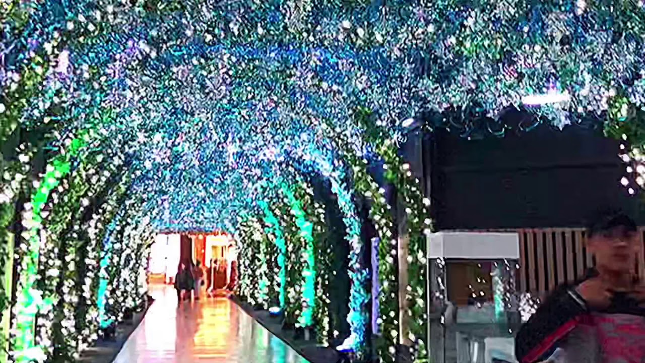 LUMINA WALKWAY / RESORTS WORLD MANILA - YouTube