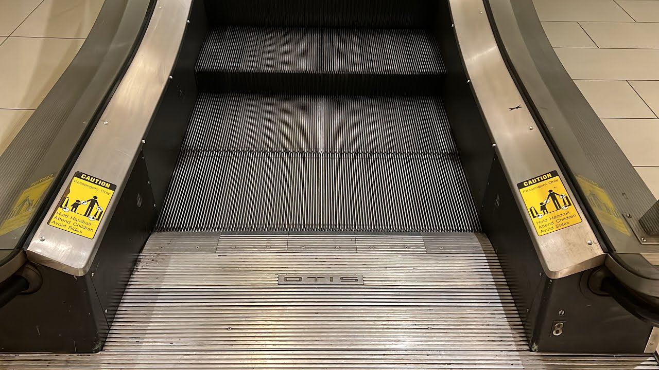 Otis Escalators at the Worldgate Centre, Herndon VA - YouTube