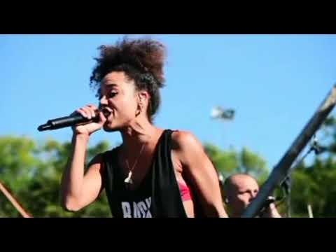 99 Posse ( la nuova voce solista dei @99posseofficial si chiama SIMONA ...