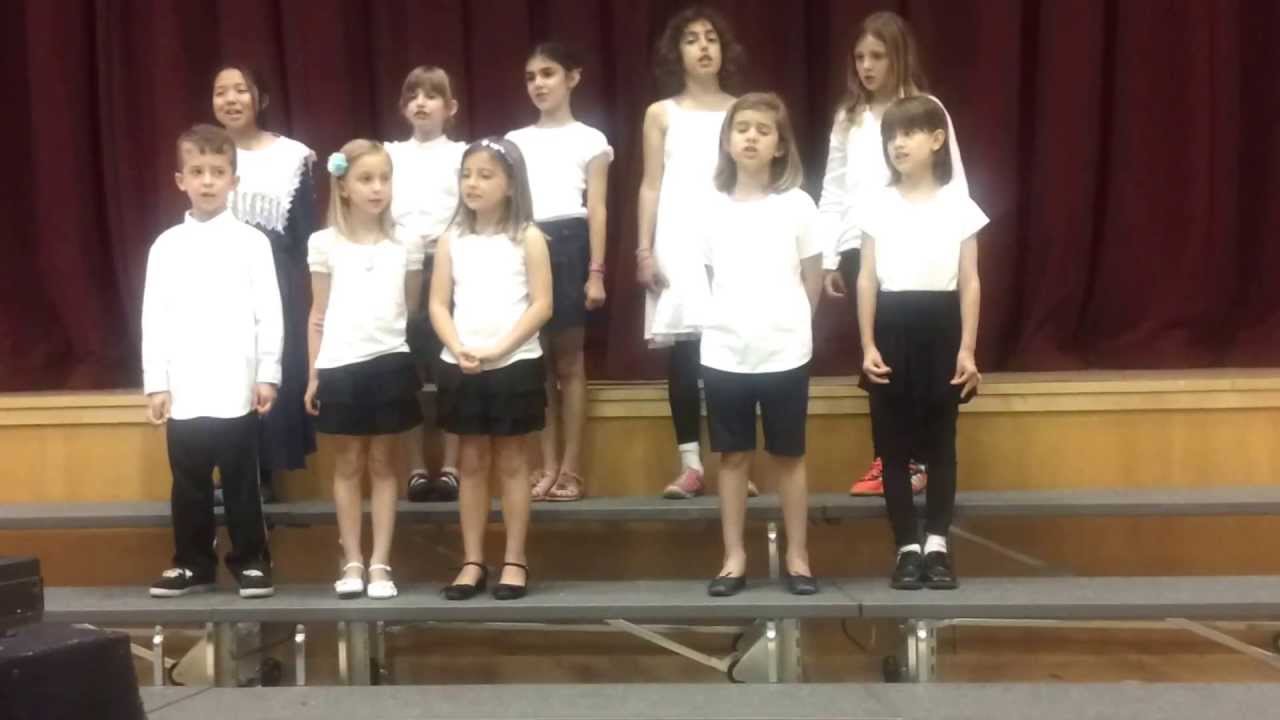Lycée Rochambeau Primary Chorale sings "Yes, we have no Bananas" - YouTube