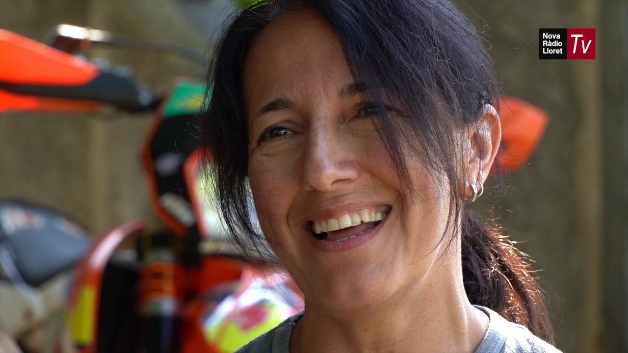 Amb Veu Pròpia - Pili Jiménez - YouTube