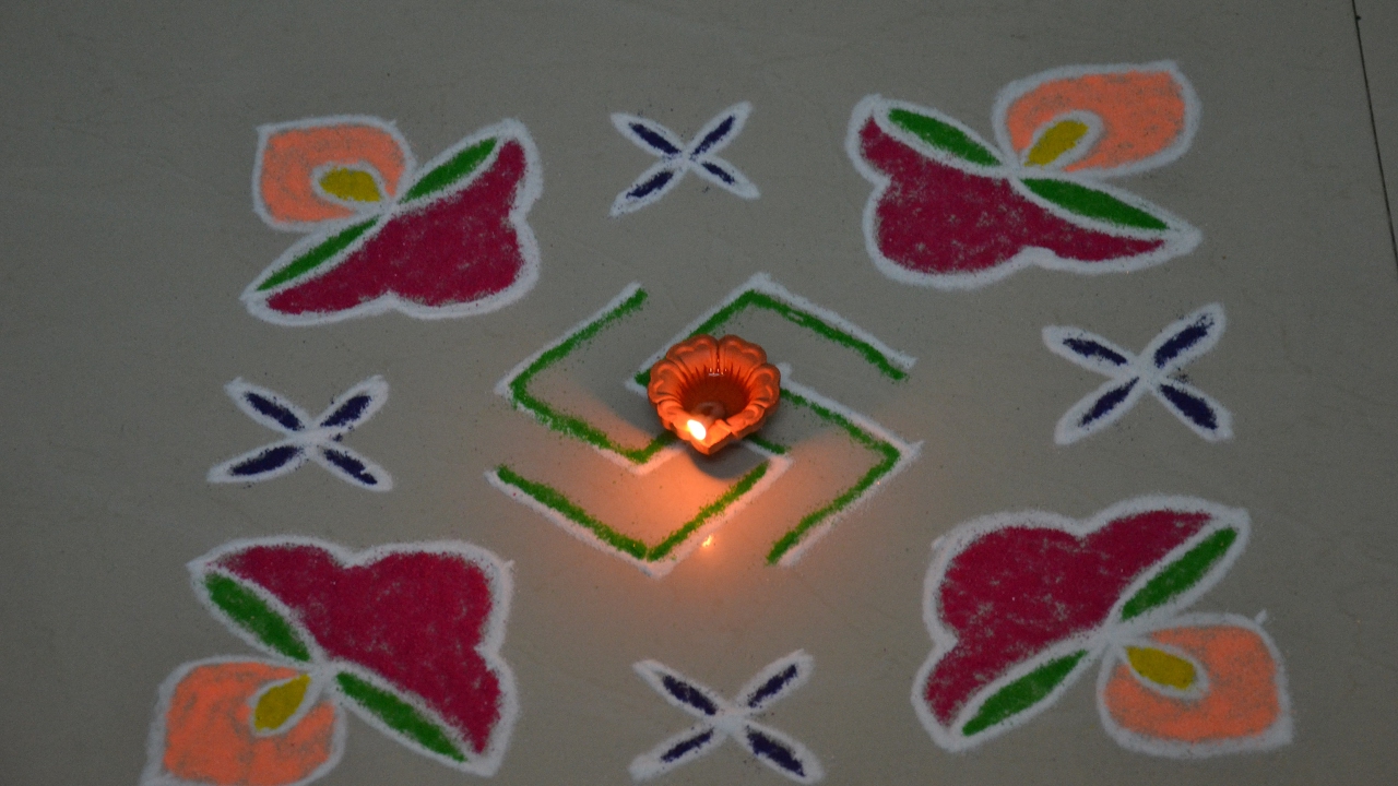 Diwali Rangoli 8x8 dots - YouTube
